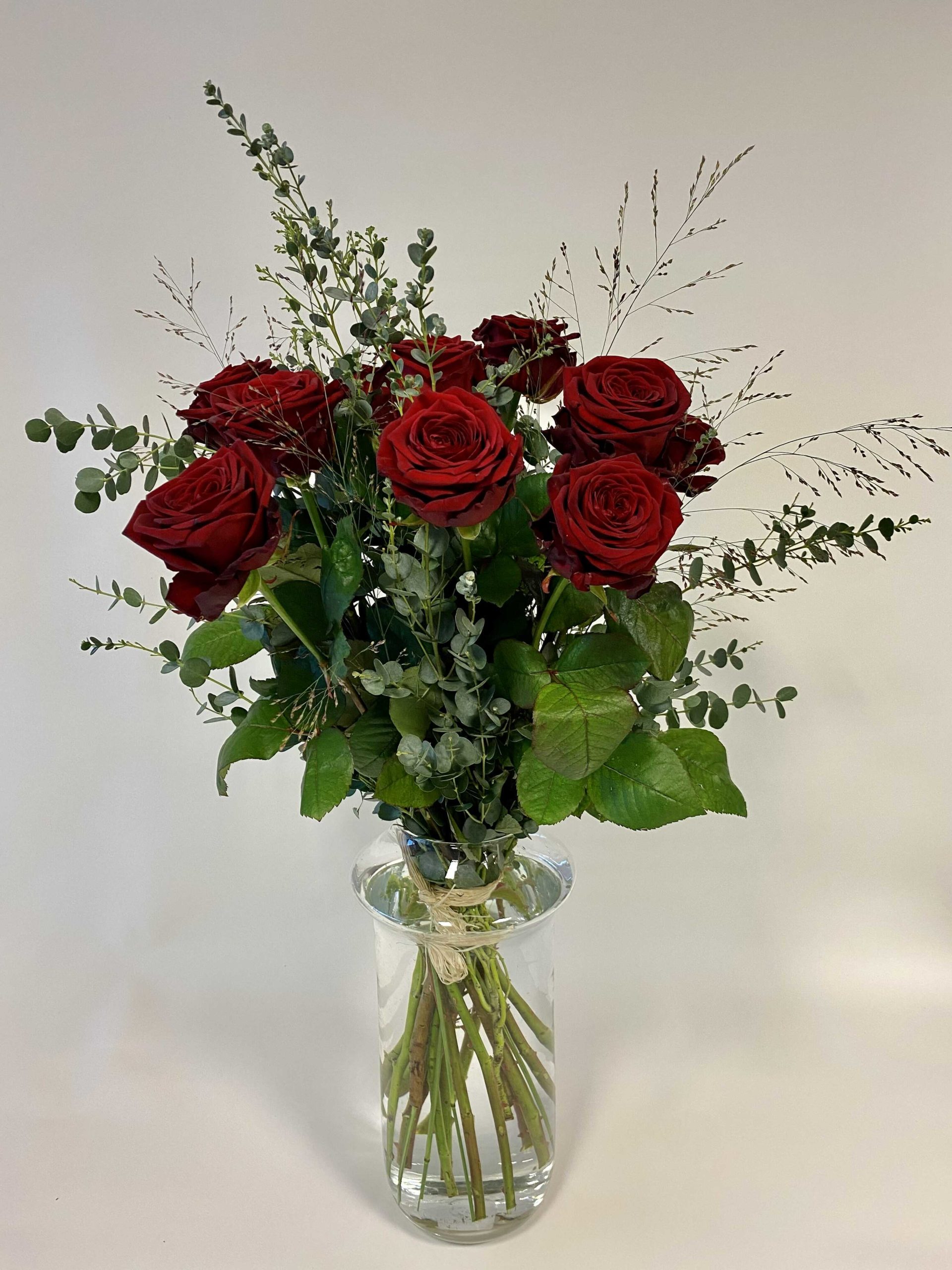 Livraison Bouquet de 12 roses rouges : Amour à Saint-Brieuc et Côtes d ...